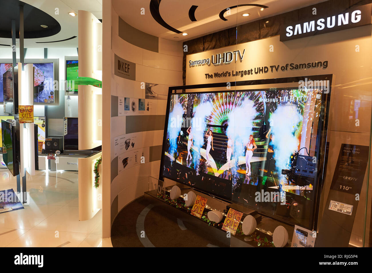Shopping mall exhibition exhibition in indoor market hi-res stock ...