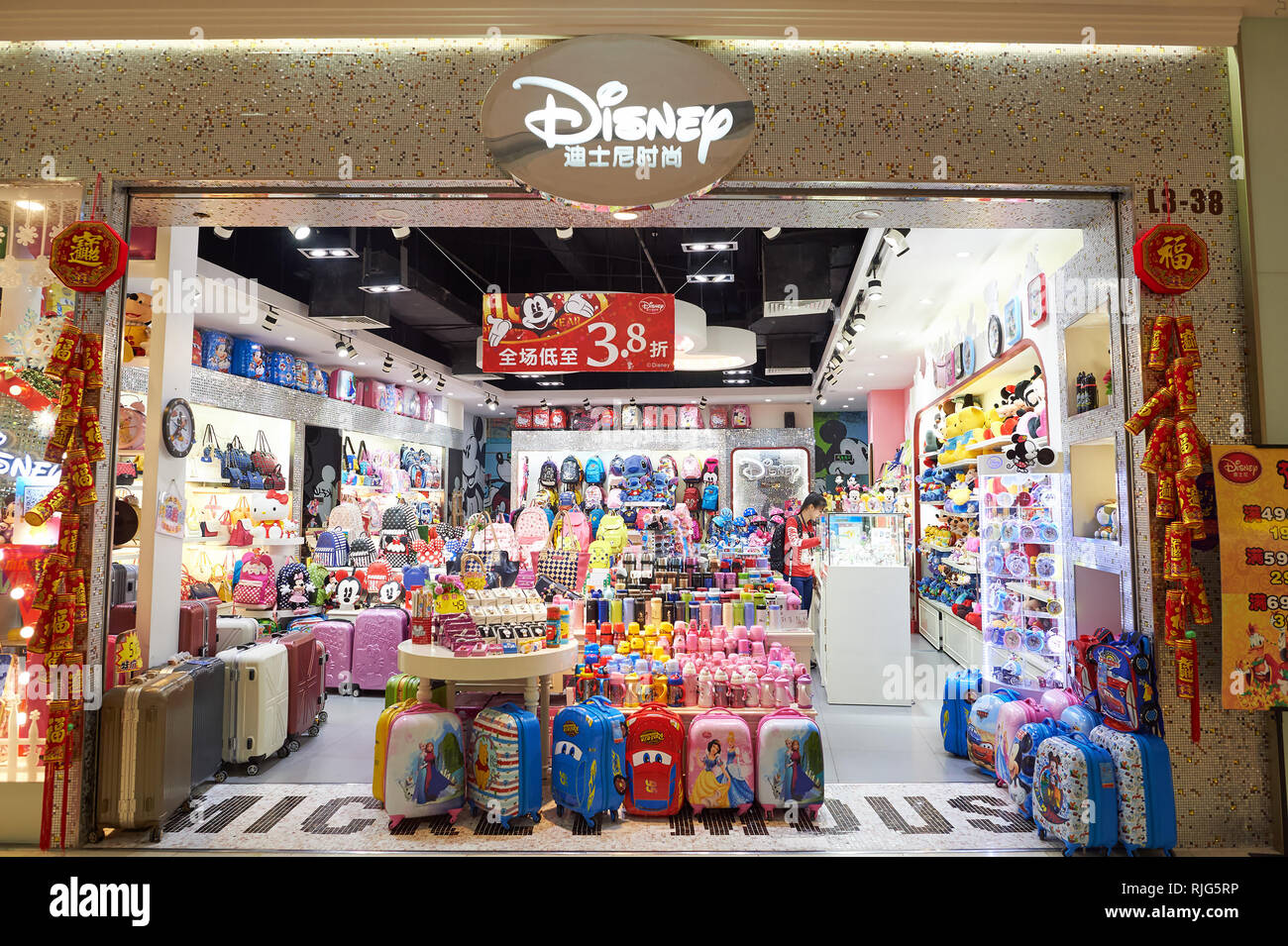 Downtown disney shopping mall hi-res stock photography and images - Alamy