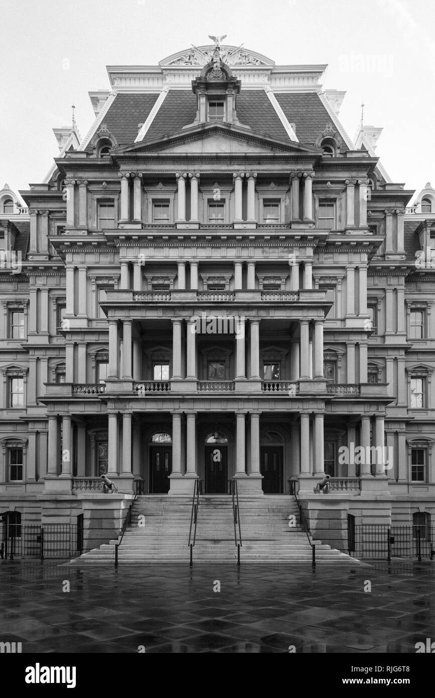 Eisenhower executive office building Black and White Stock Photos ...