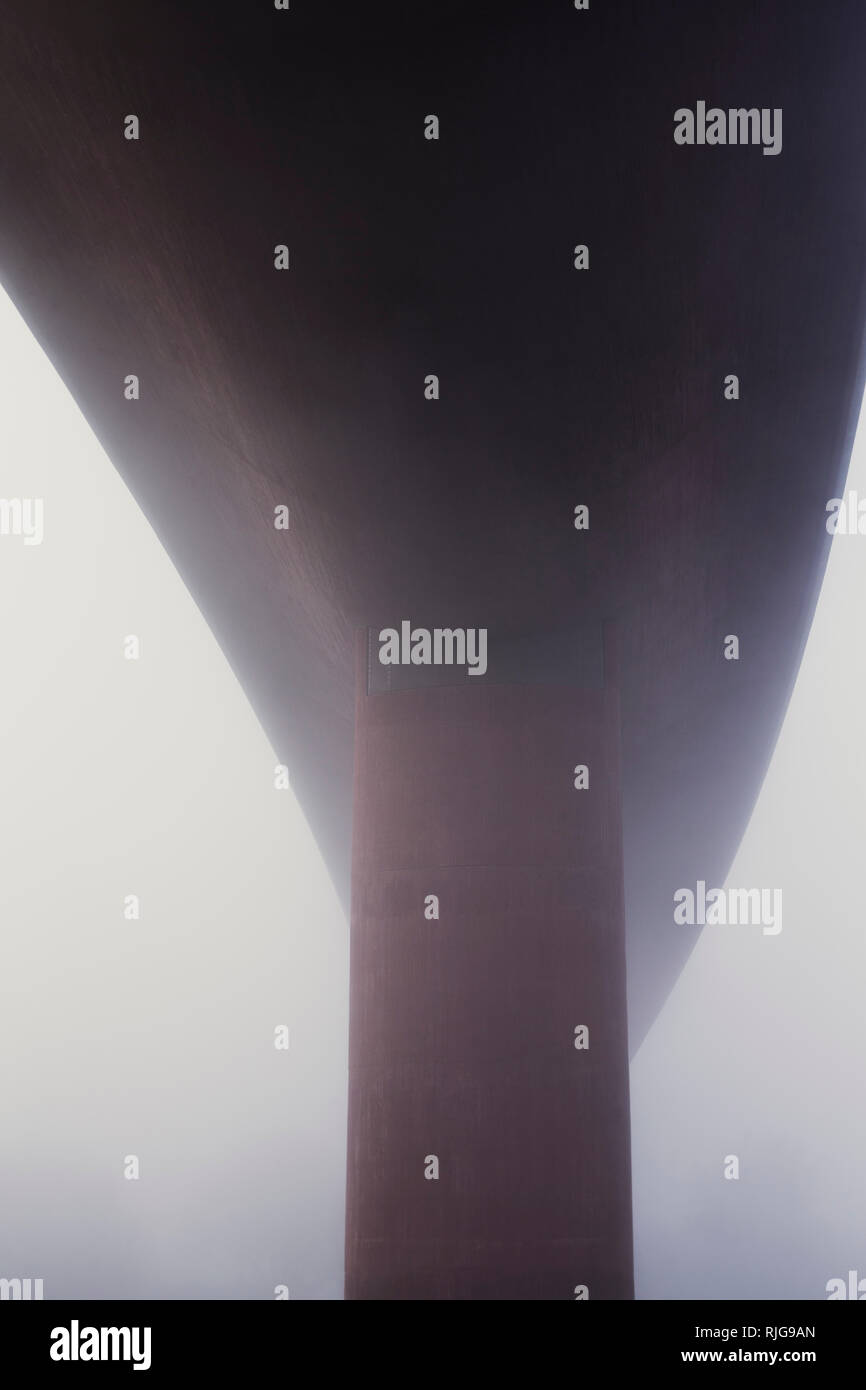 Bridge support column hi-res stock photography and images - Alamy