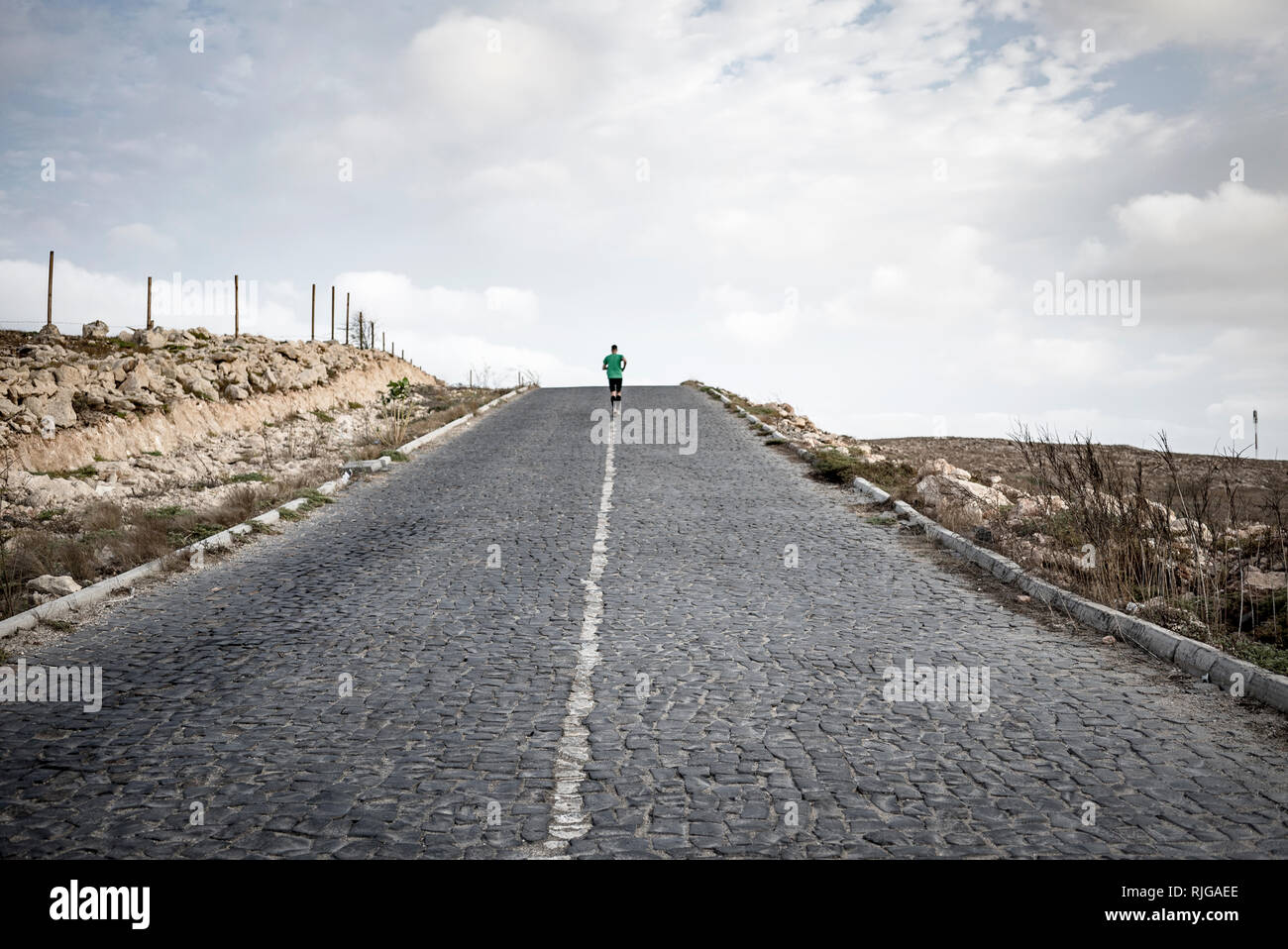 Country road running hi-res stock photography and images - Alamy