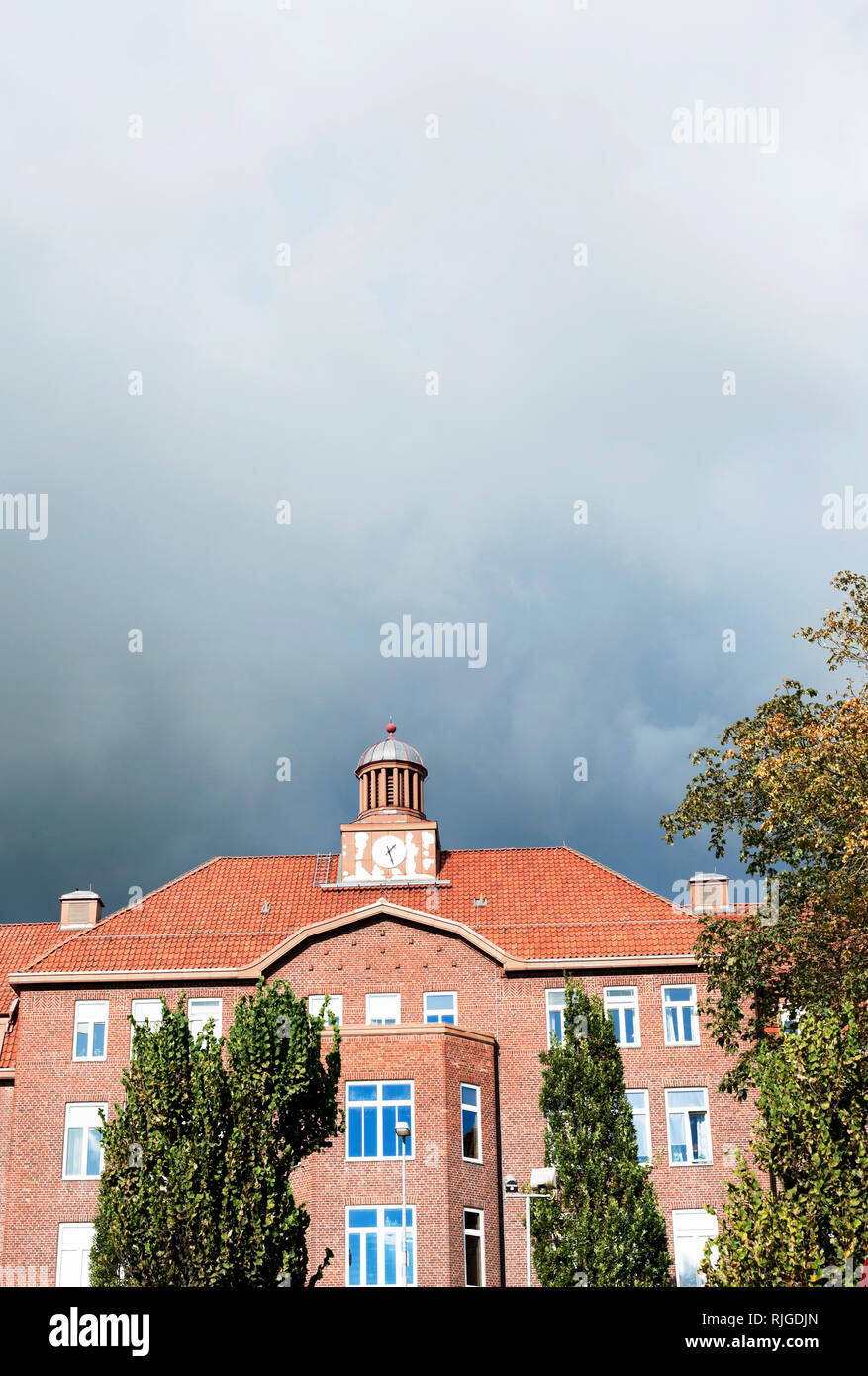 Cloud facade hi-res stock photography and images - Alamy