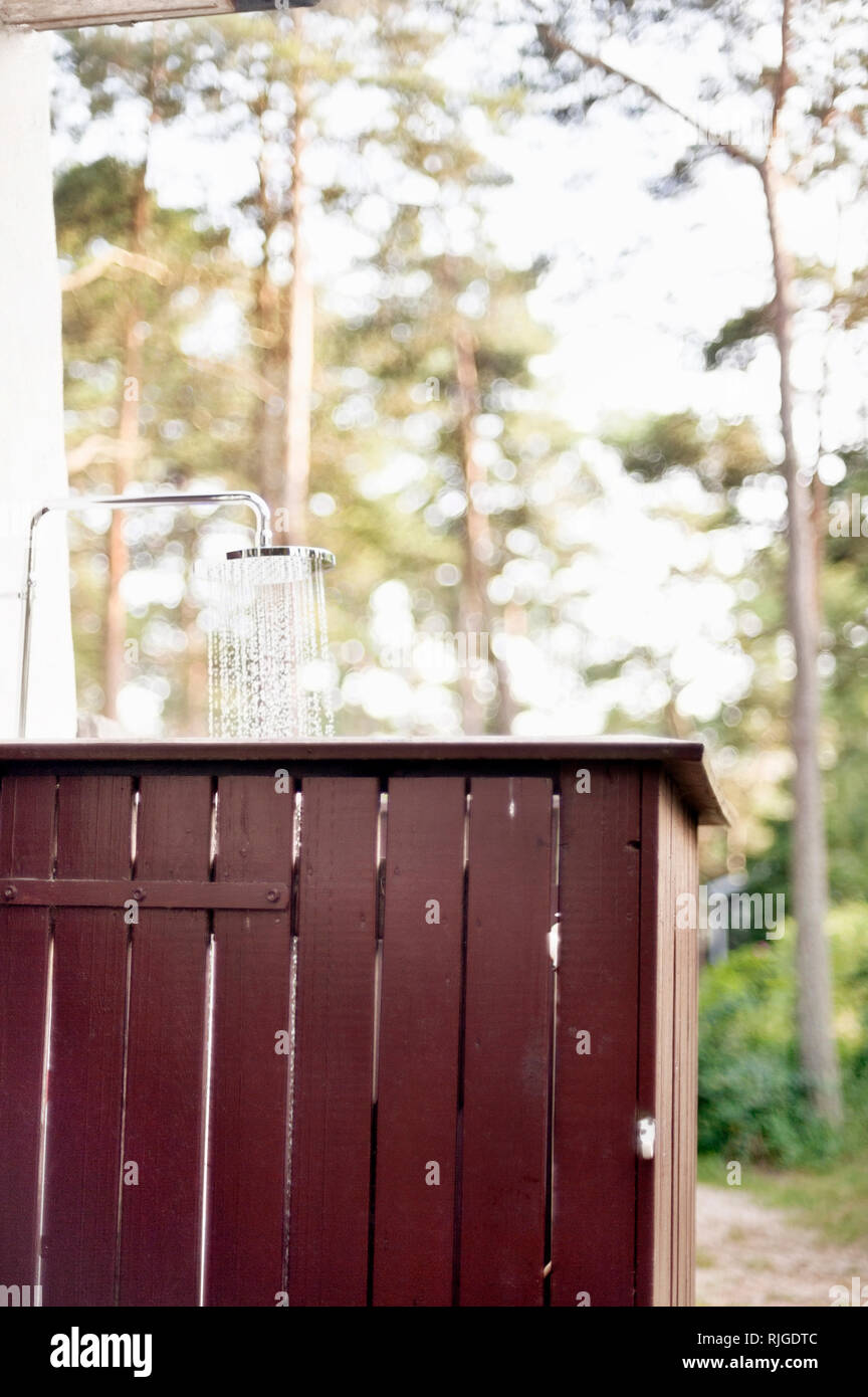 Outdoors shower hi-res stock photography and images - Alamy