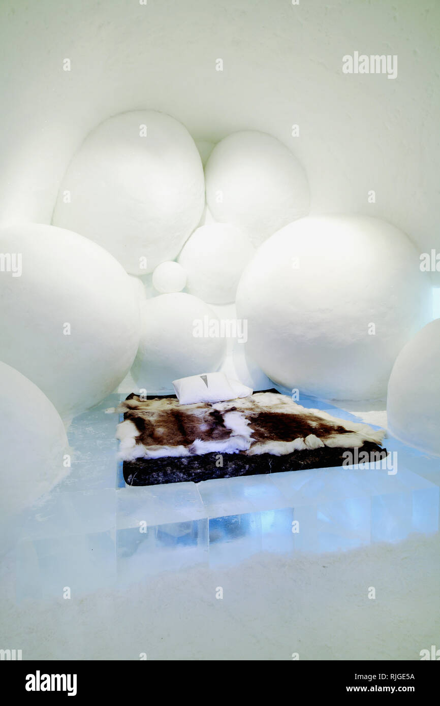 Hotel room bed hi-res stock photography and images - Alamy