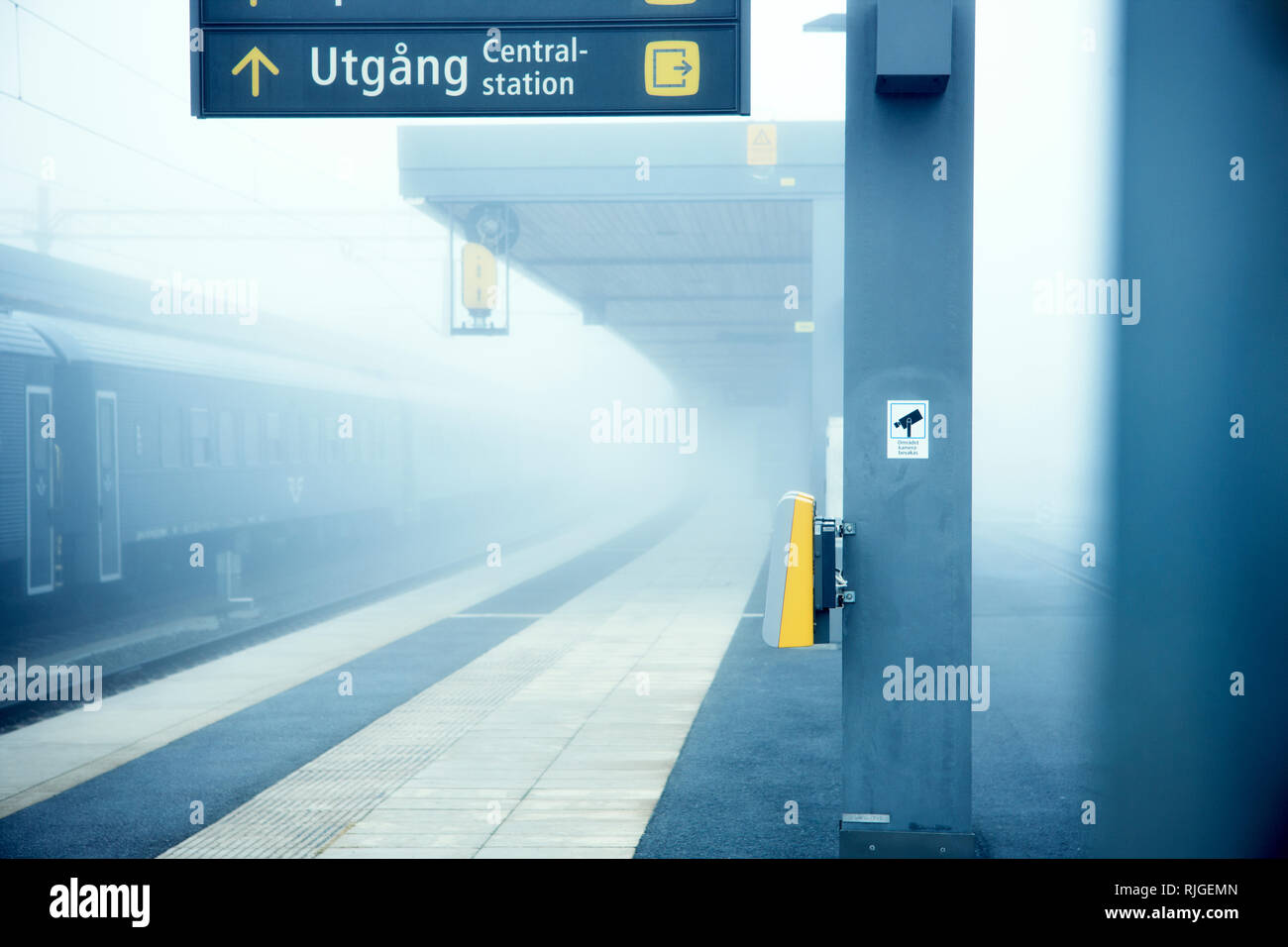 Train platform infrastructure hi-res stock photography and images - Alamy