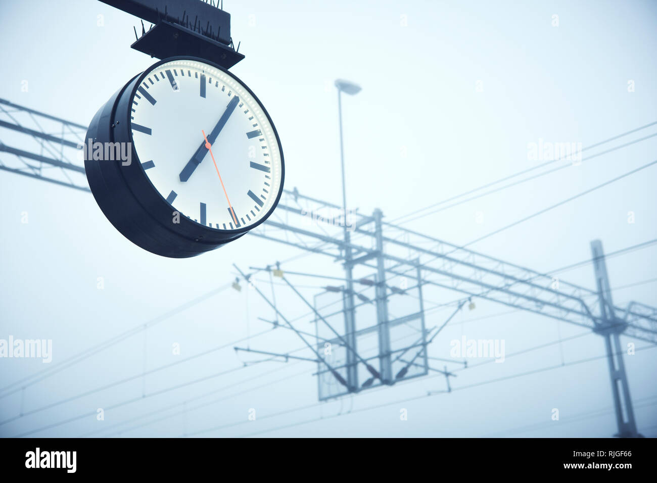 Outdoors clock hi-res stock photography and images - Alamy