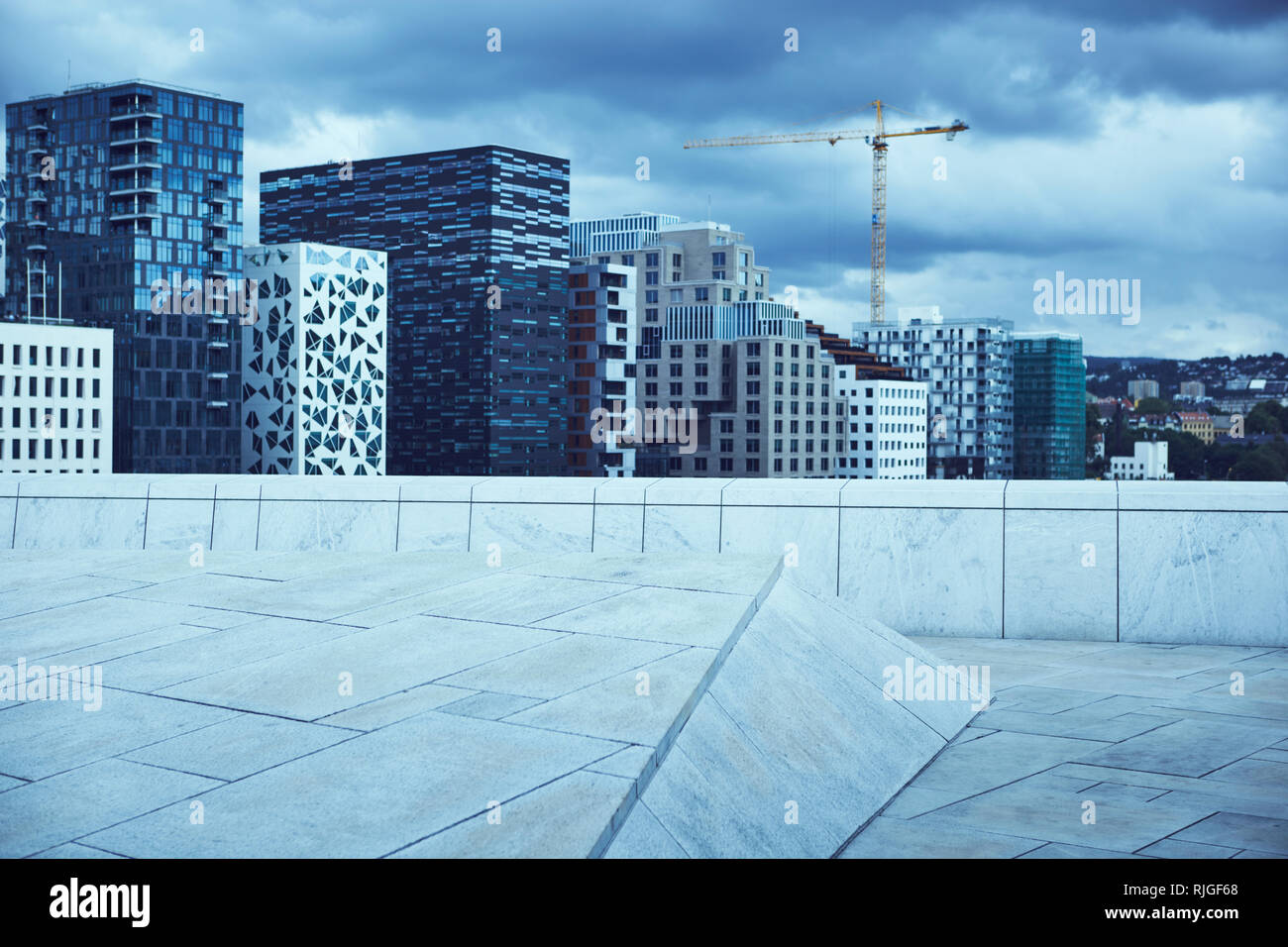 Skyscraper roof terrace hi-res stock photography and images - Alamy