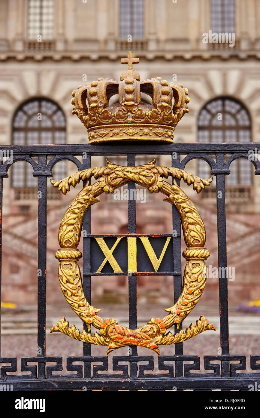 Gilded emblem on gate Stock Photo - Alamy