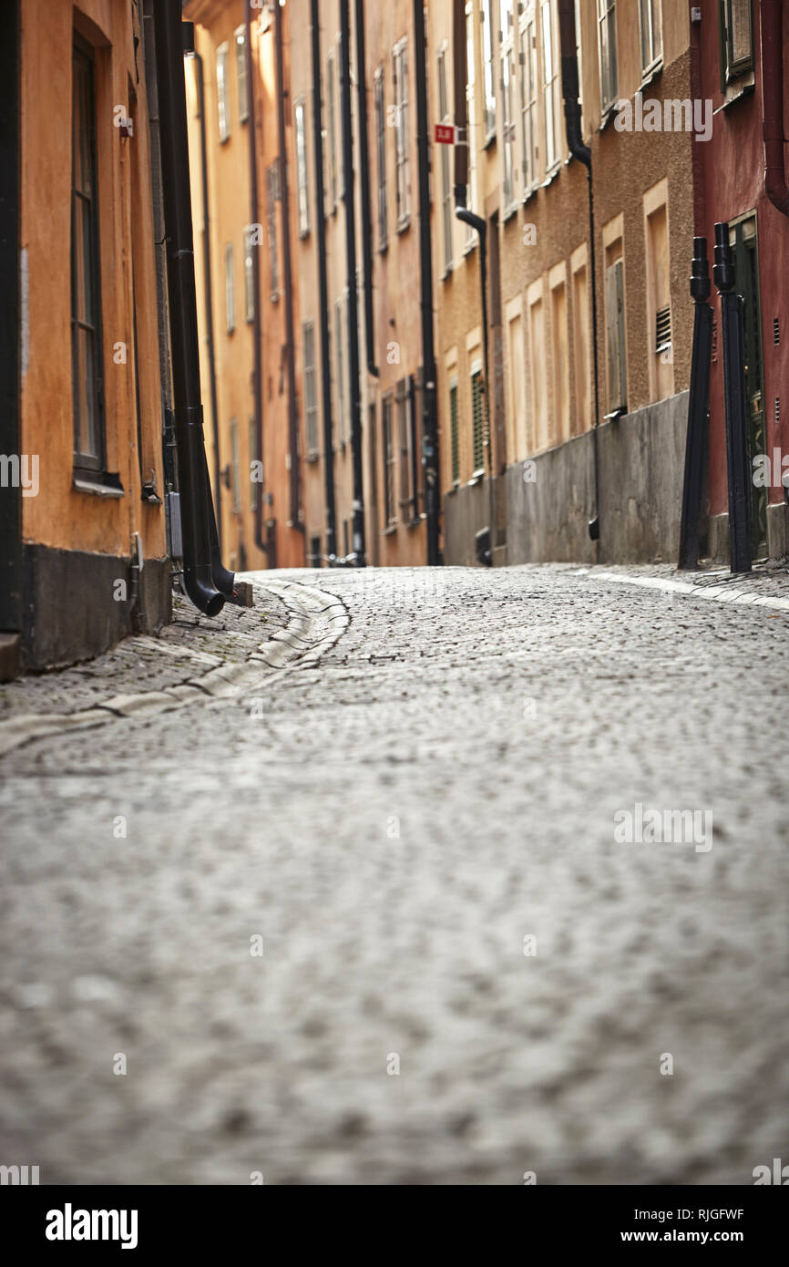City residential street scene hi-res stock photography and images - Alamy