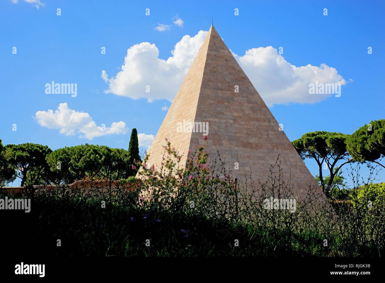 Pyramid of Cestius, Piramide di Caio Cestio or Piramide Cestia, built ...