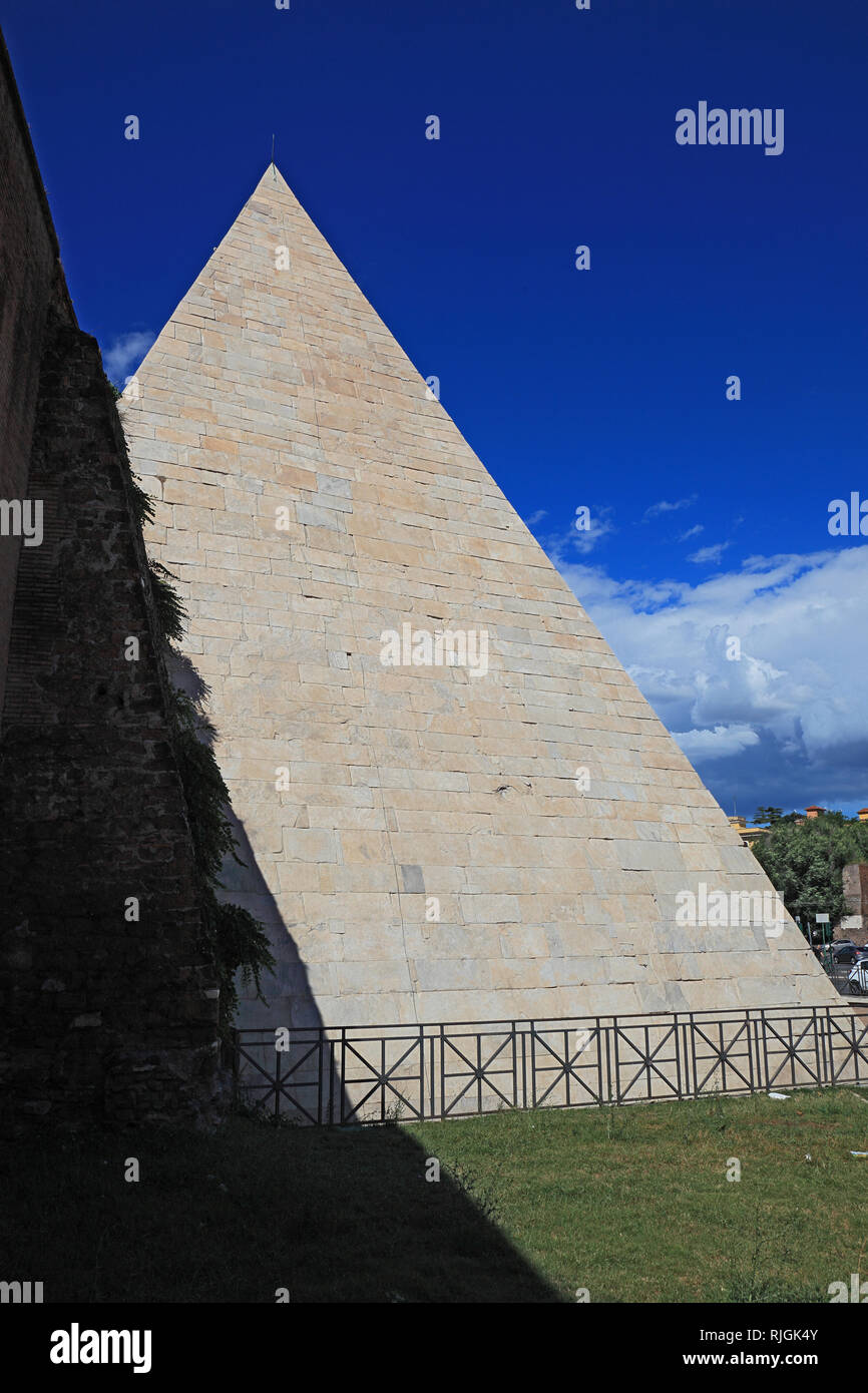 Pyramid of Cestius, Piramide di Caio Cestio or Piramide Cestia, built ...