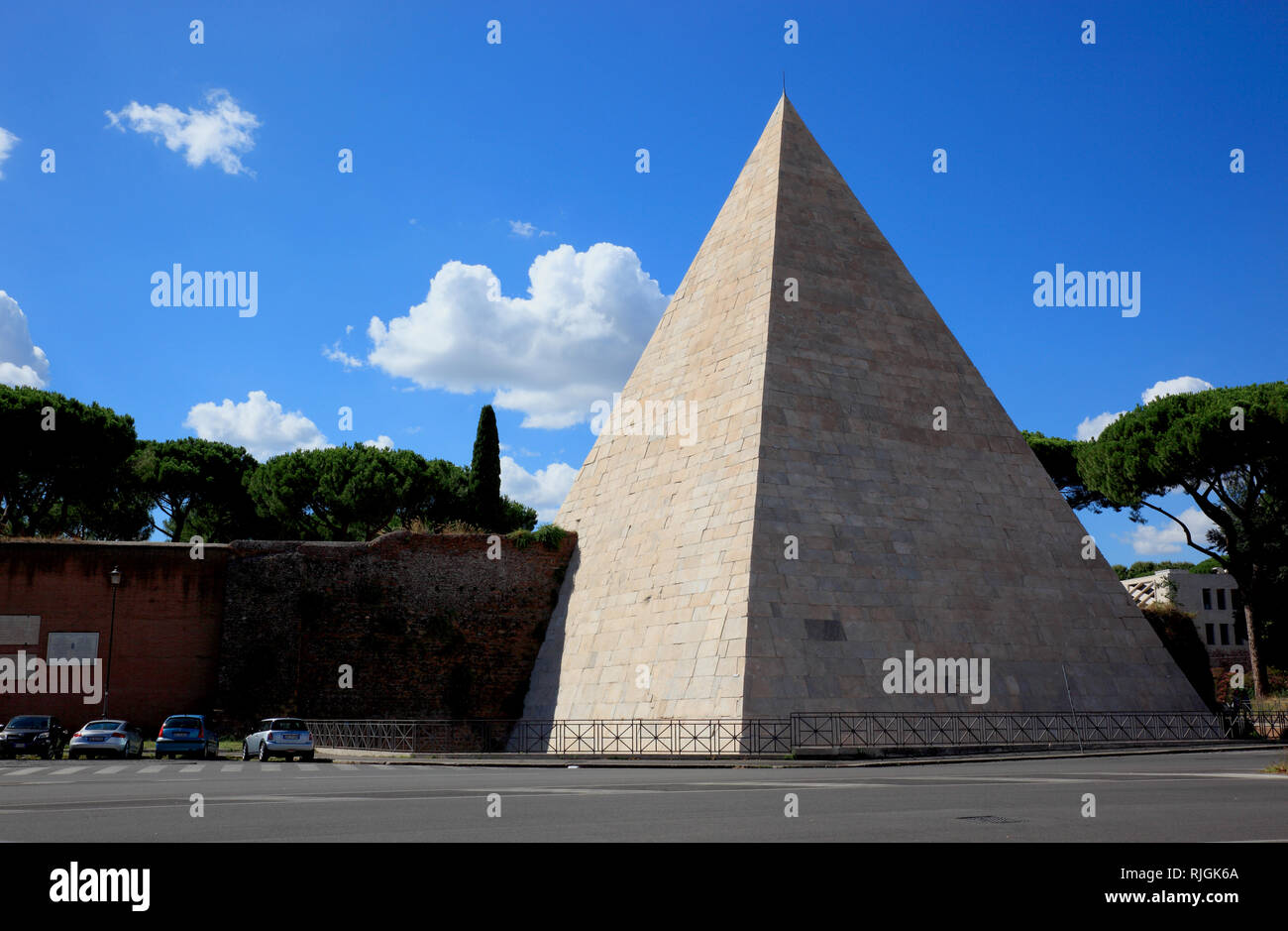 Pyramid of Cestius, Piramide di Caio Cestio or Piramide Cestia, built ...
