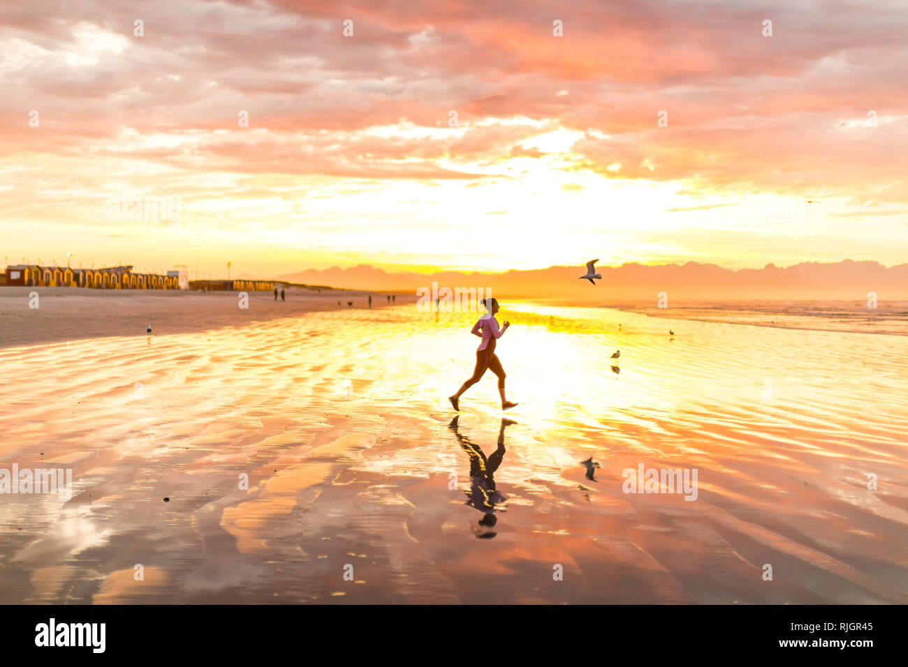 Silhouette young female runner hi-res stock photography and images - Alamy