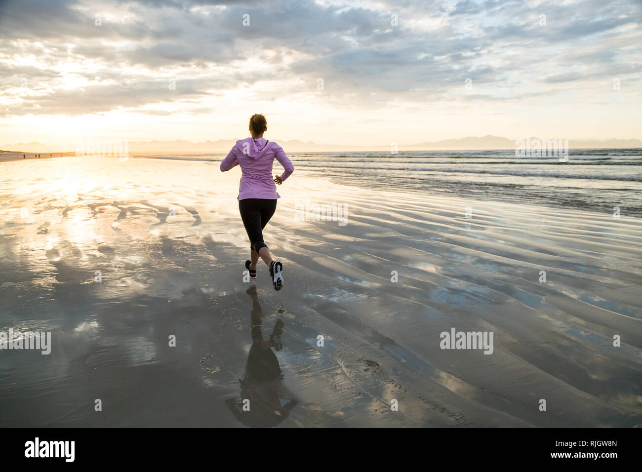Jogging on a beach hi-res stock photography and images - Alamy