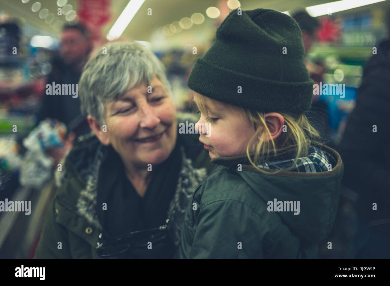 Supermarket checkout child hi-res stock photography and images - Alamy