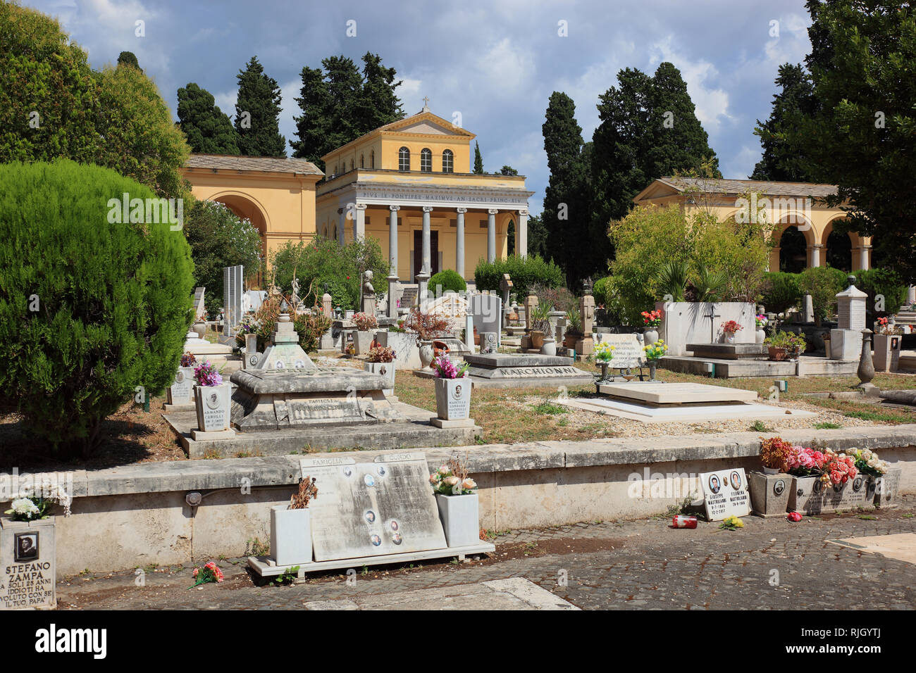 Campo Verano, Cimitero del Verano, a cemetery in Tiburtino, Rome, Italy ...