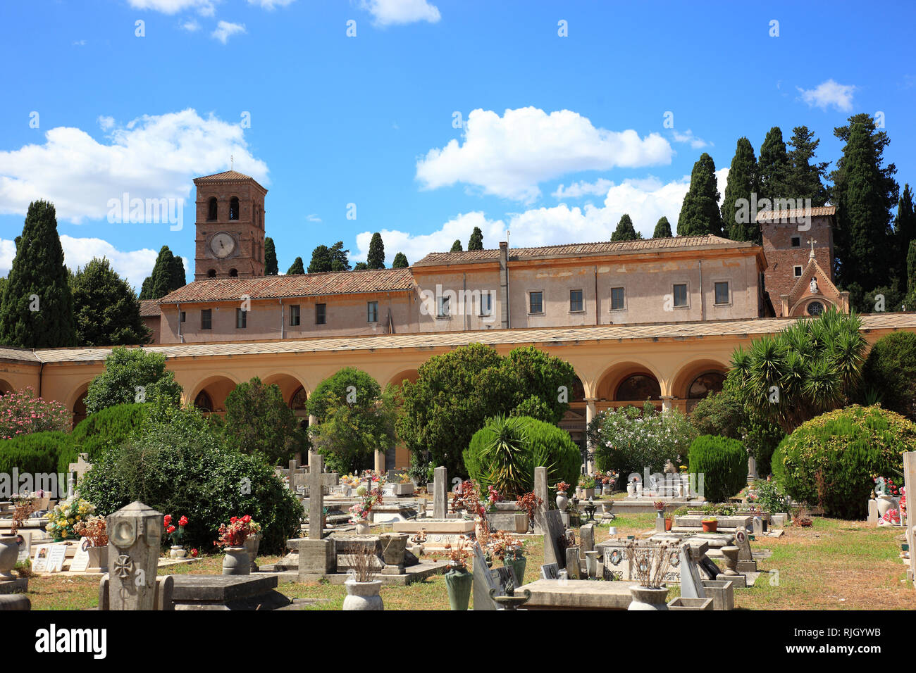 Campo Verano Cemetery In Rome Stock Photos & Campo Verano Cemetery In ...