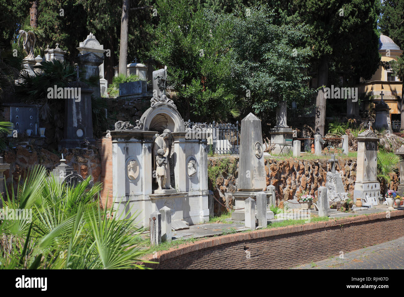 Campo verano cemetery in rome hi-res stock photography and images - Alamy