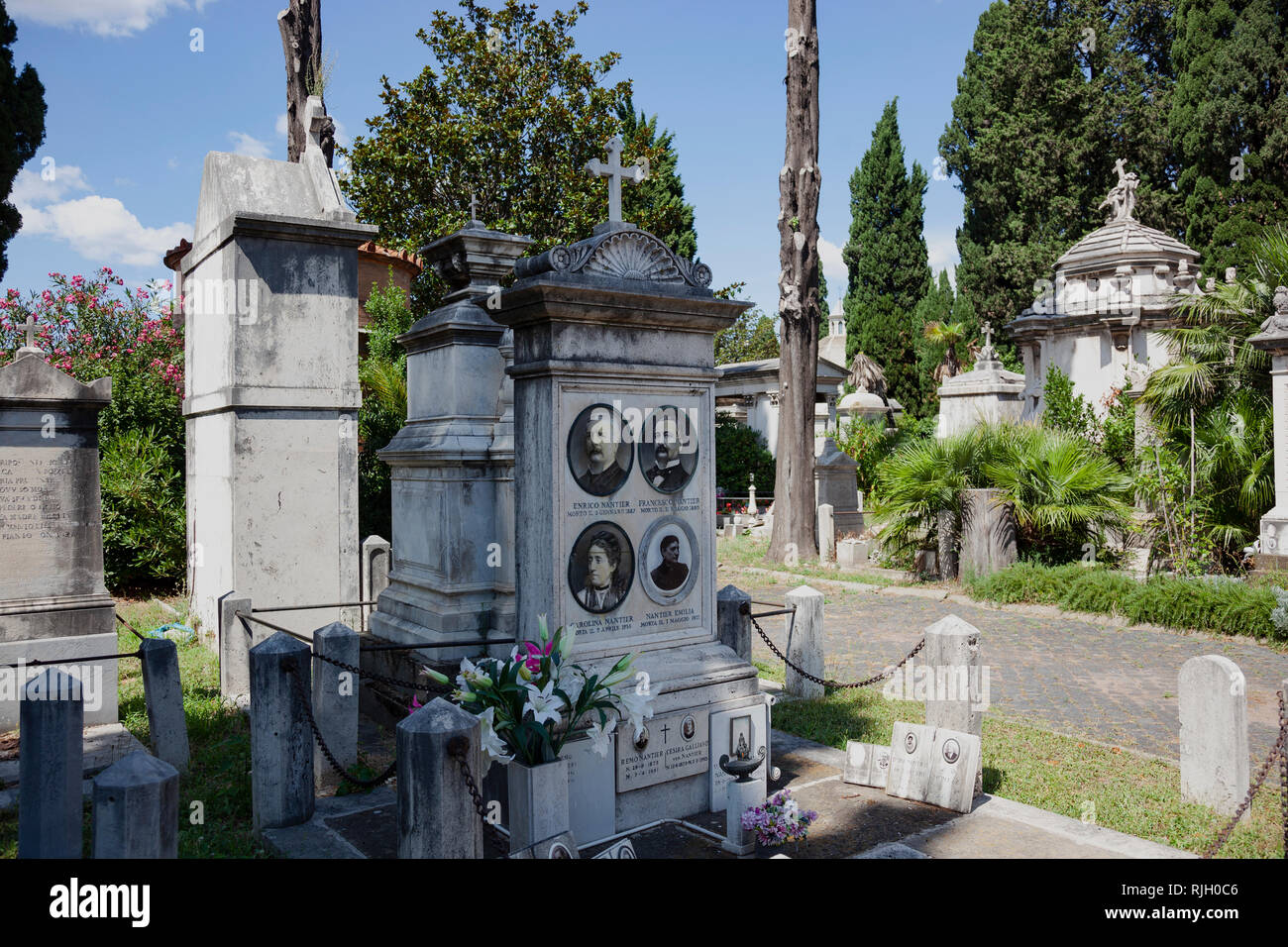 Campo verano cemetery in rome hi-res stock photography and images - Alamy