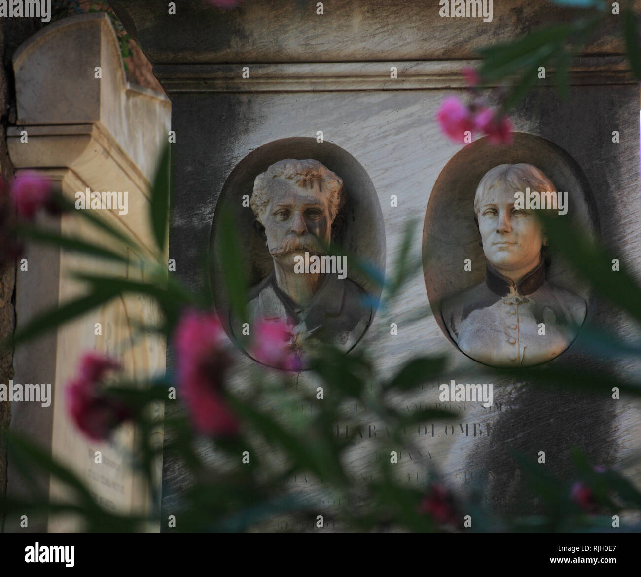 memorial pictures, Campo Verano, Cimitero del Verano, a cemetery in ...