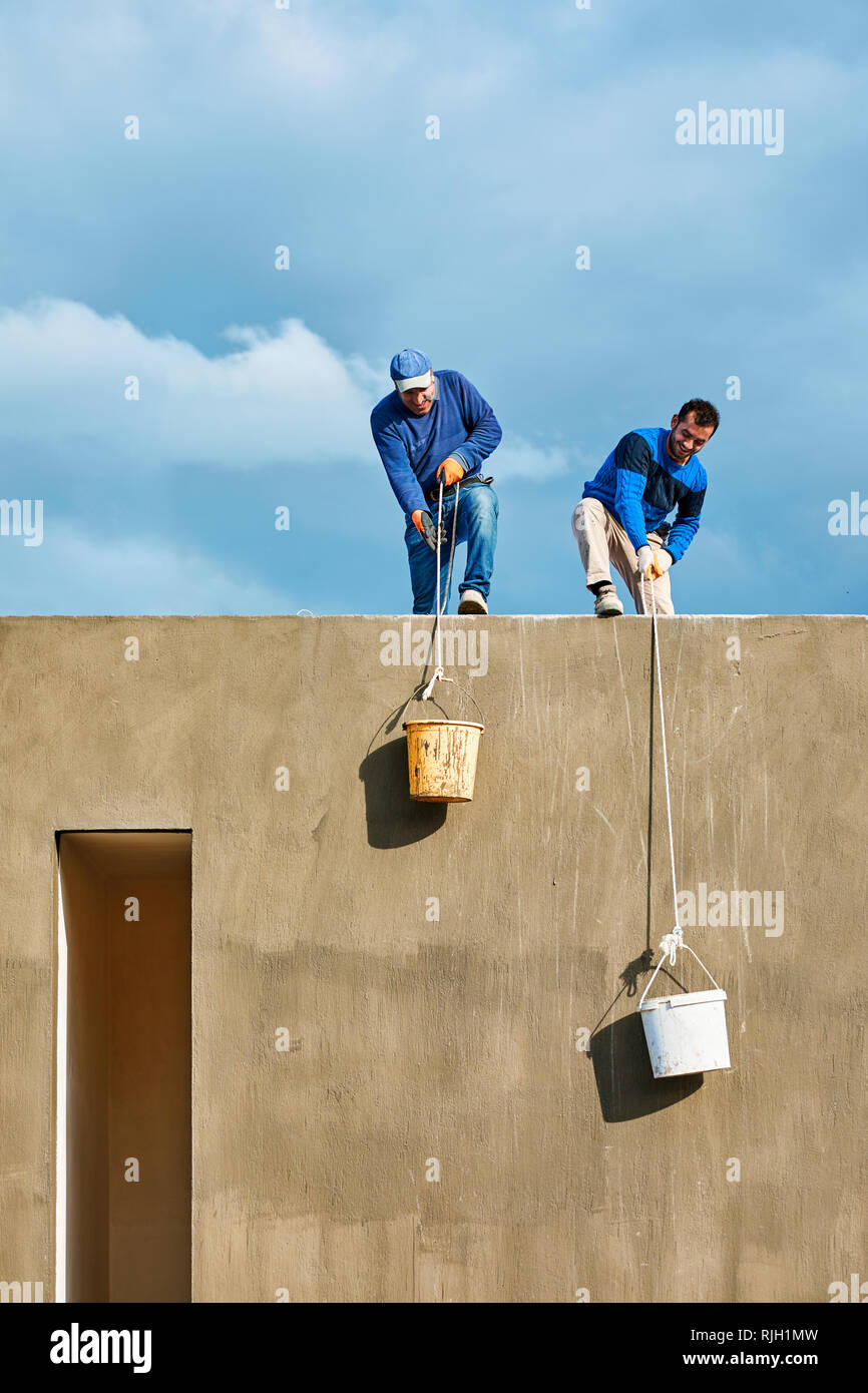 Pulling up a bucket hi-res stock photography and images - Alamy