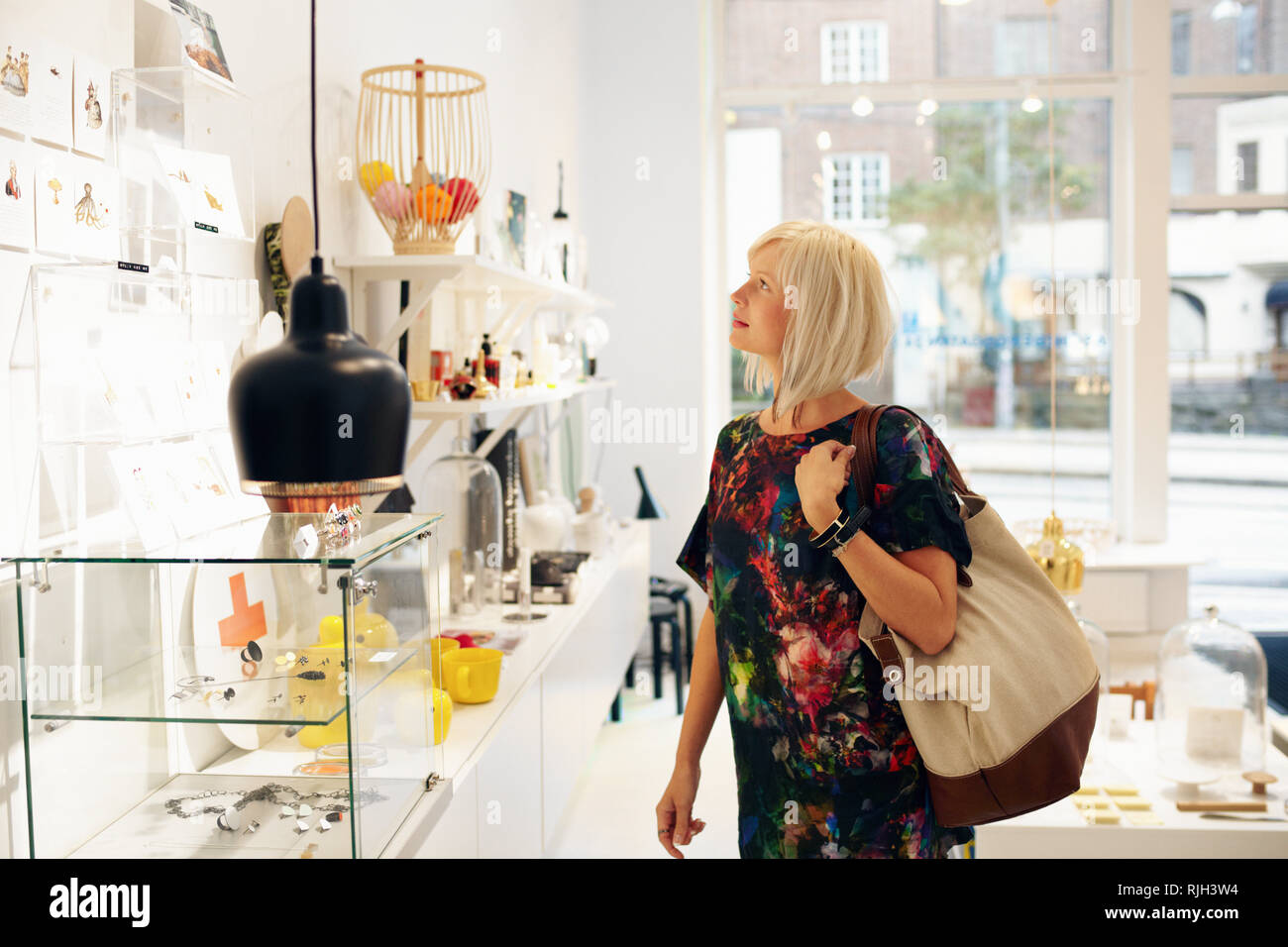Woman in shop Stock Photo - Alamy