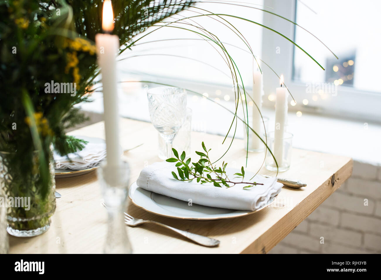 Beautiful springtime table setting with green leaves and mimosa ...