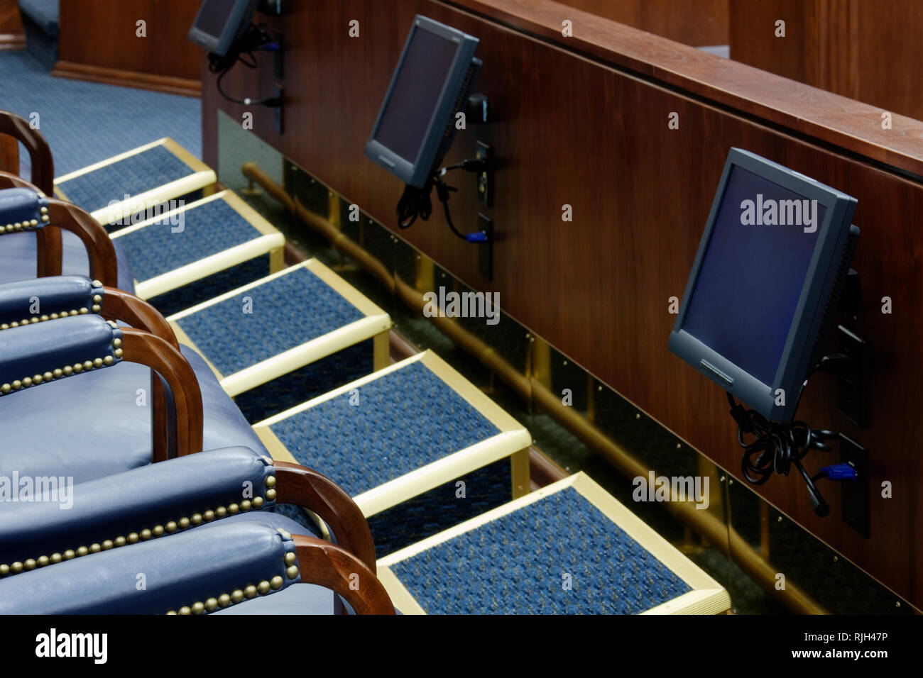 Jury box in usa courtroom hi-res stock photography and images - Alamy