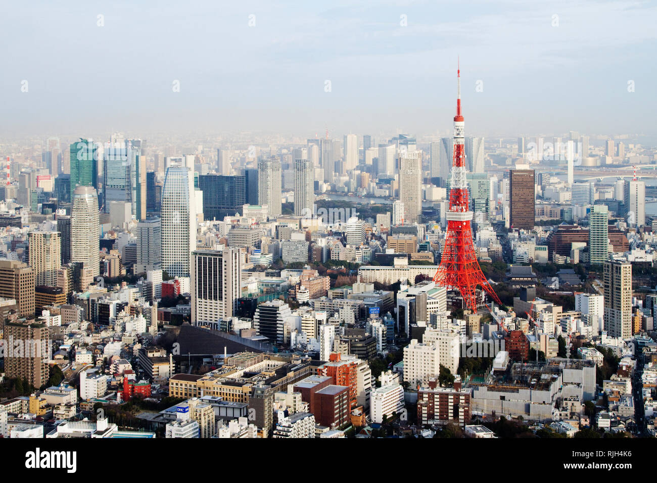 Tokyo futuristic skyline hi-res stock photography and images - Alamy