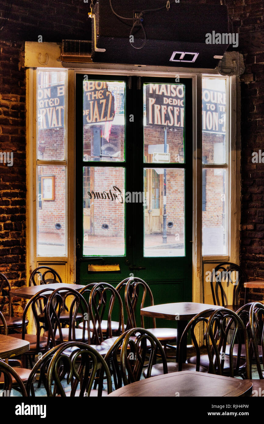 Old tavern interior usa hi-res stock photography and images - Alamy