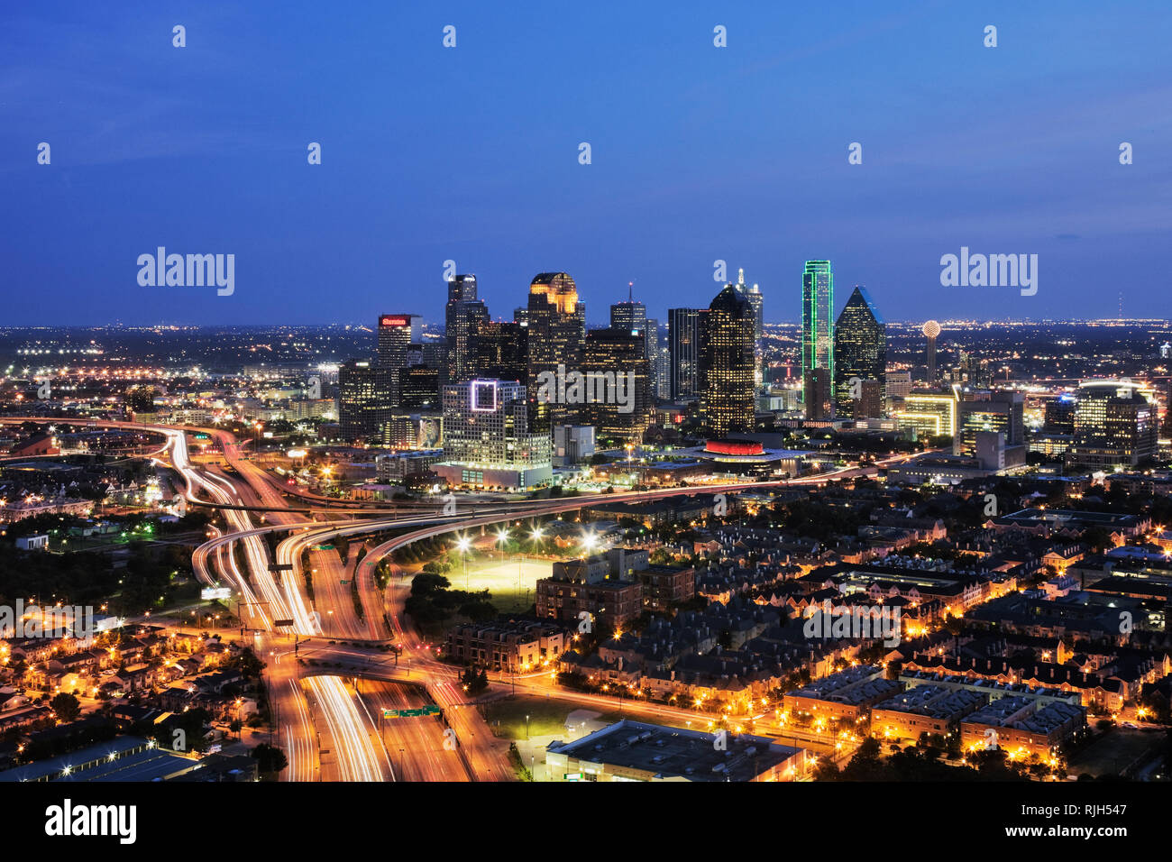 Dallas skyline freeway traffic hi-res stock photography and images - Alamy