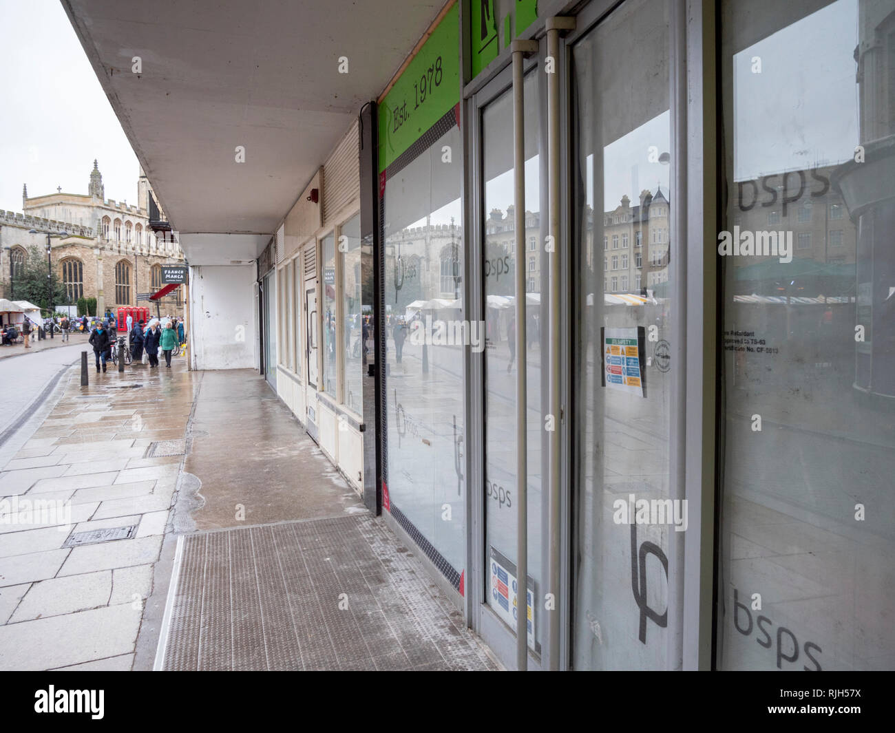 Empty shops and retail units in Cambridge city centre showing the ...