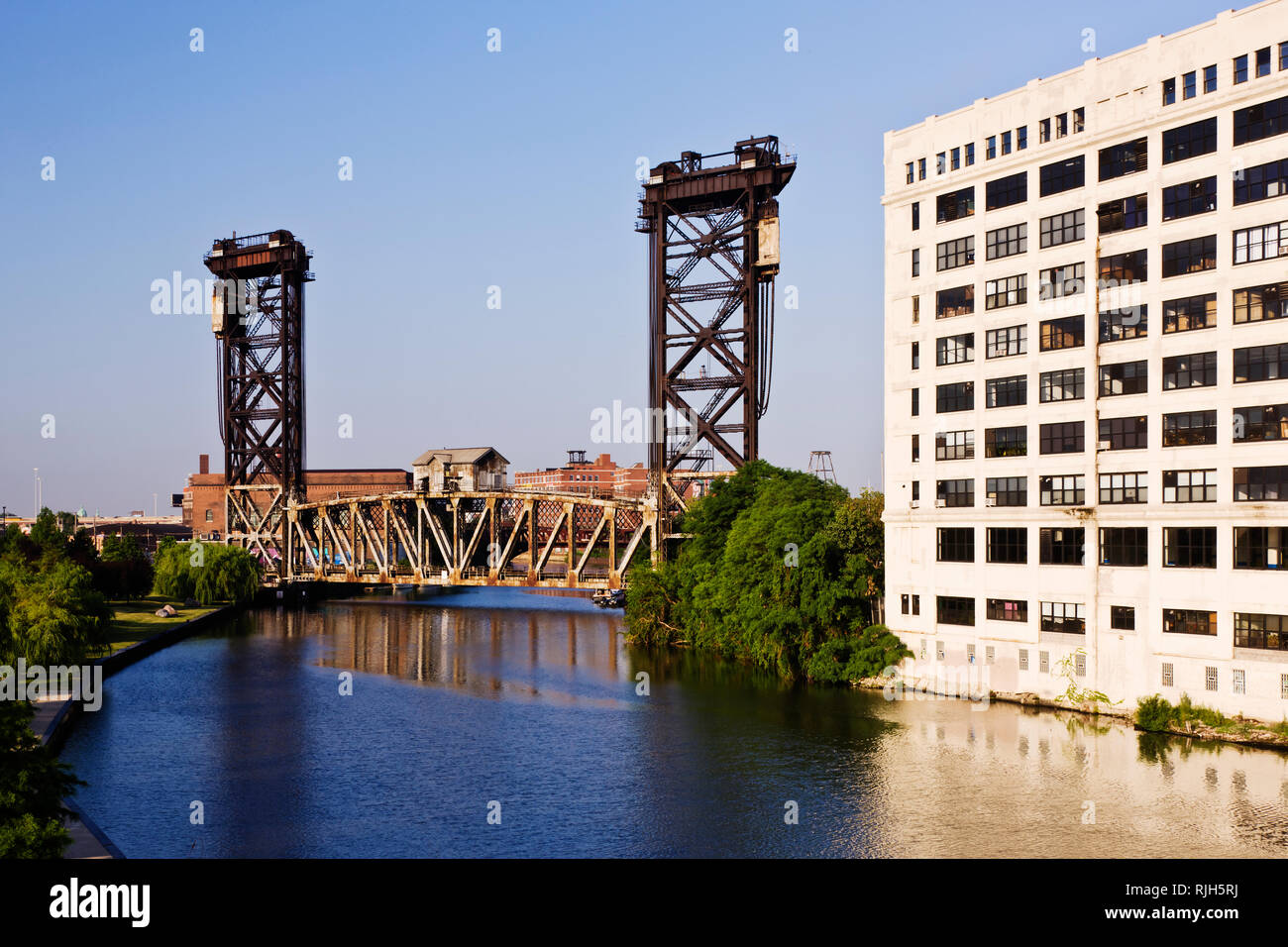 Horizontal railroad lift bridge hi-res stock photography and images - Alamy