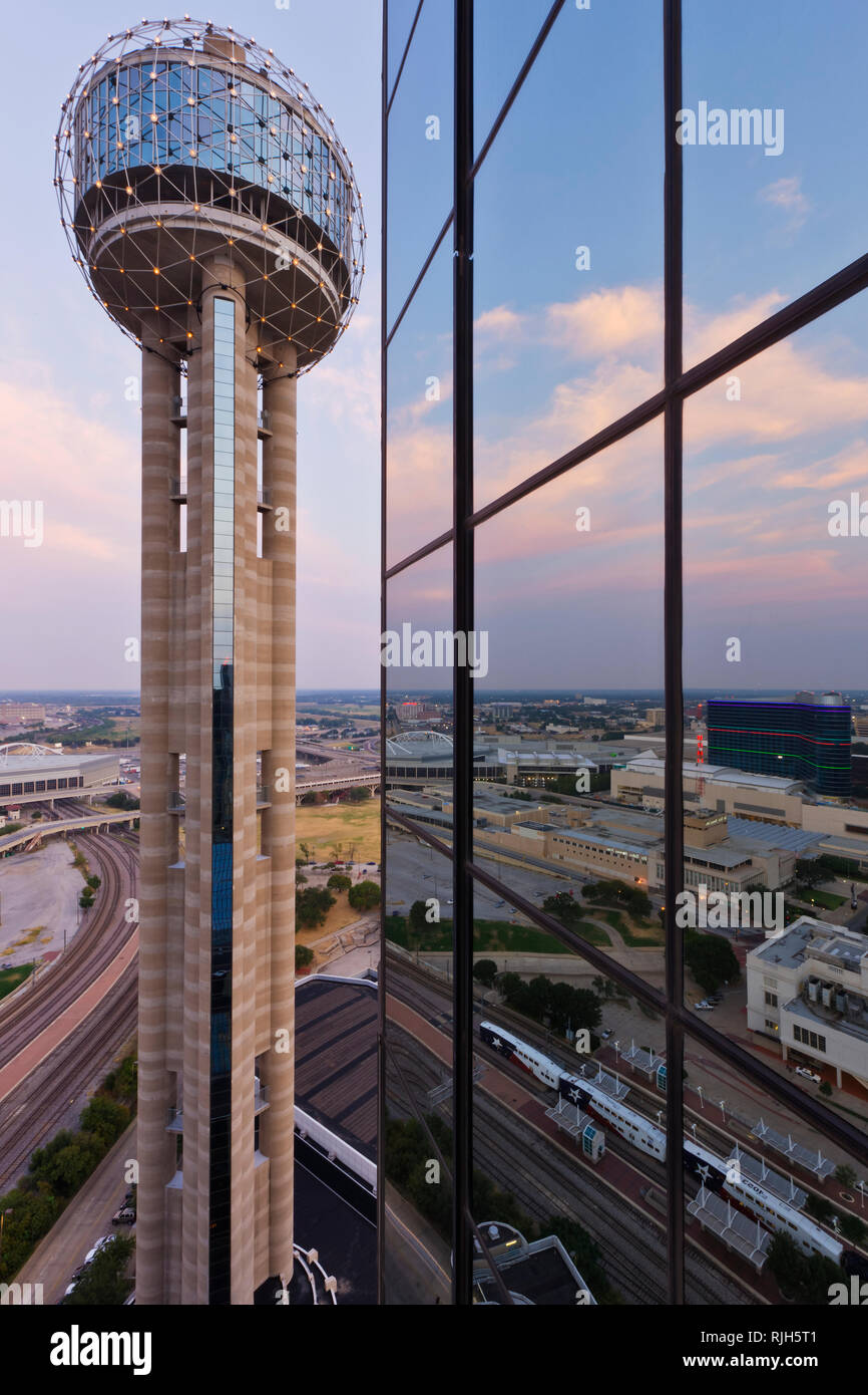 Reunion tower dallas observation hi-res stock photography and images ...