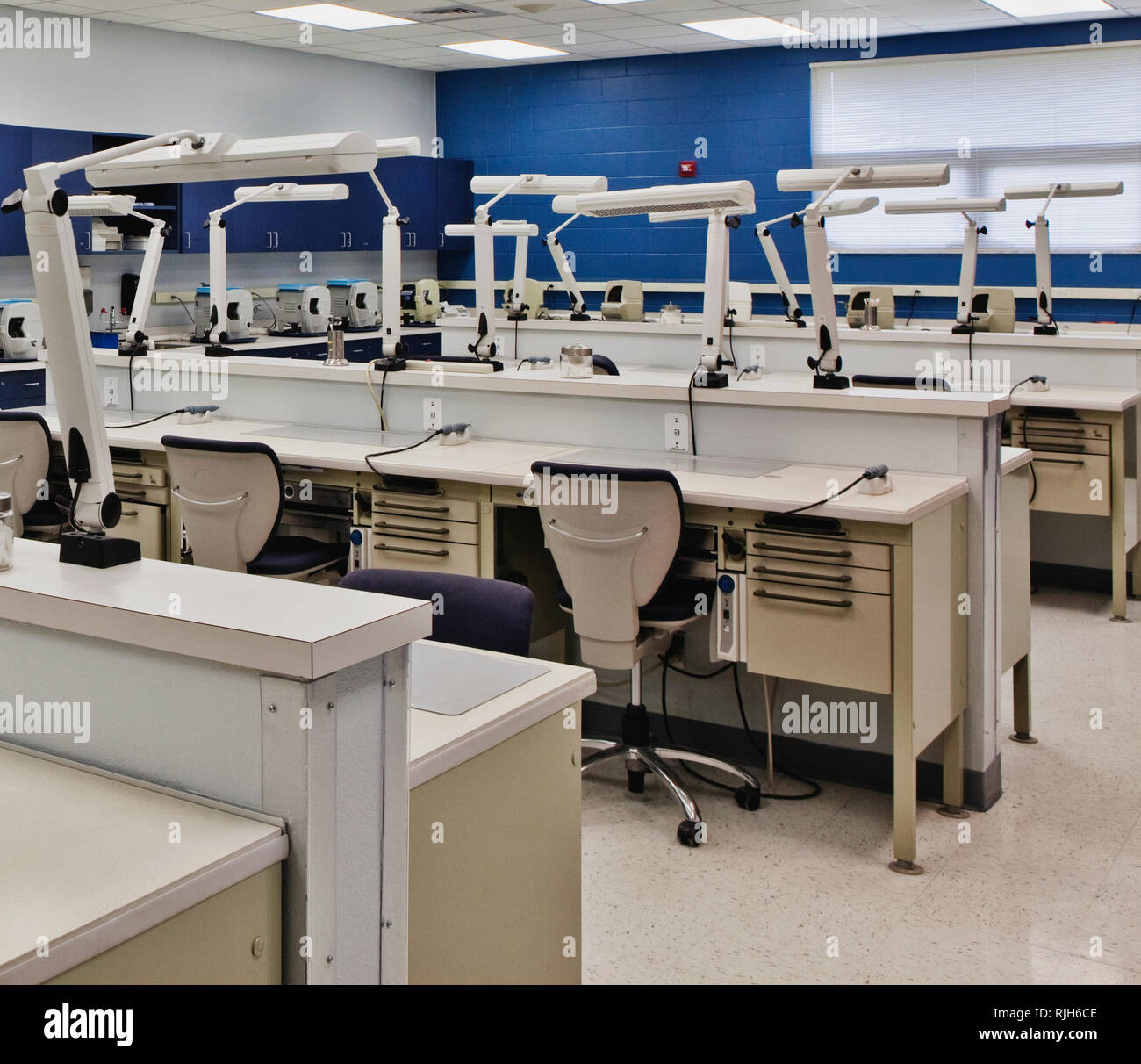 Empty work tables in classroom Stock Photo - Alamy