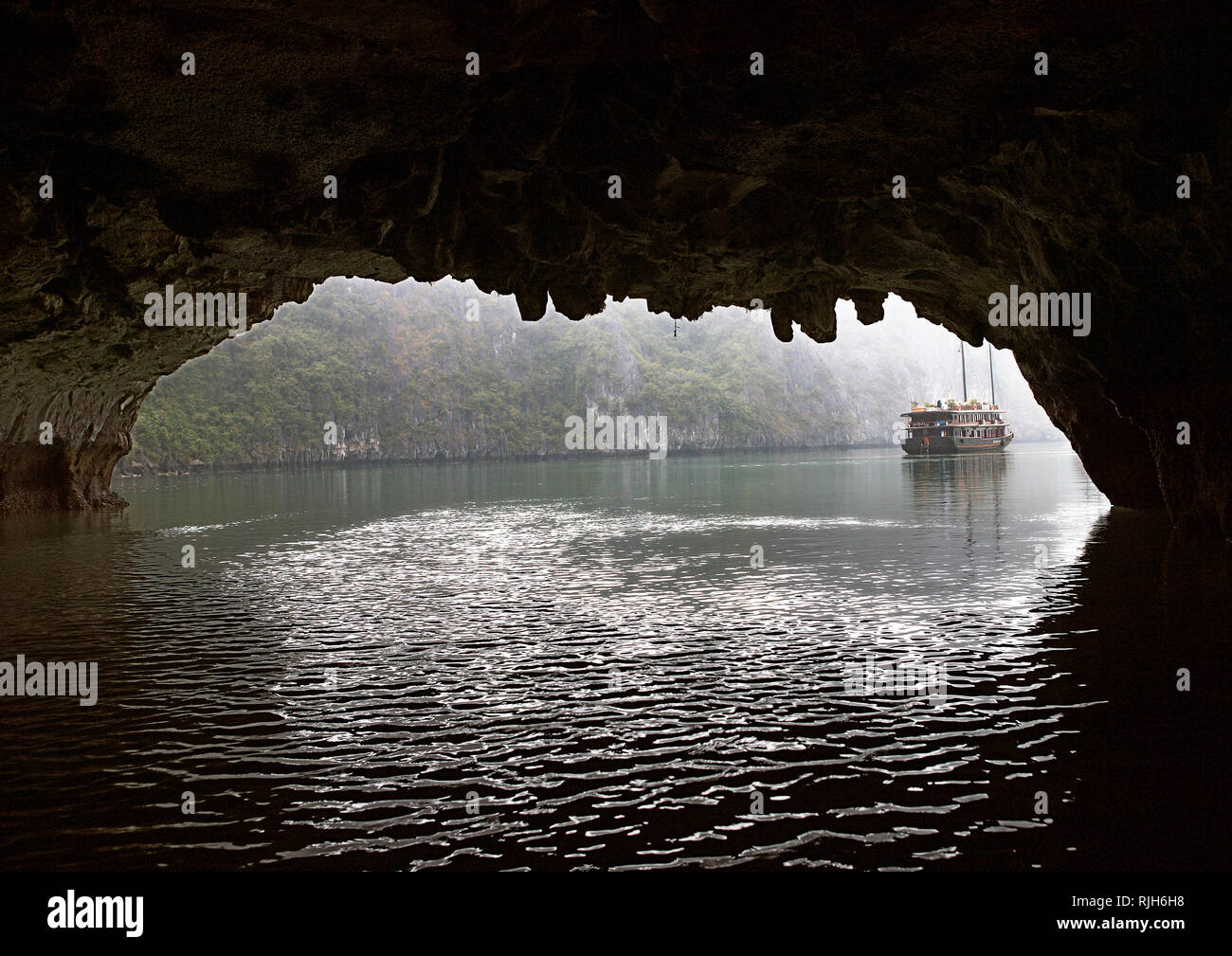 Cave interior river boat hi-res stock photography and images - Alamy