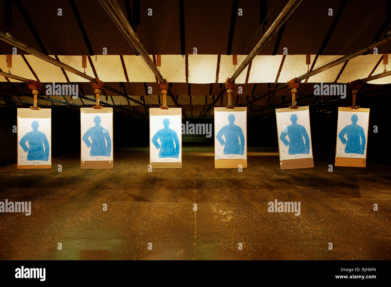 Paper target firing range hi-res stock photography and images - Alamy