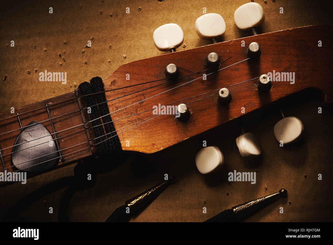 Warm sounds hi-res stock photography and images - Alamy