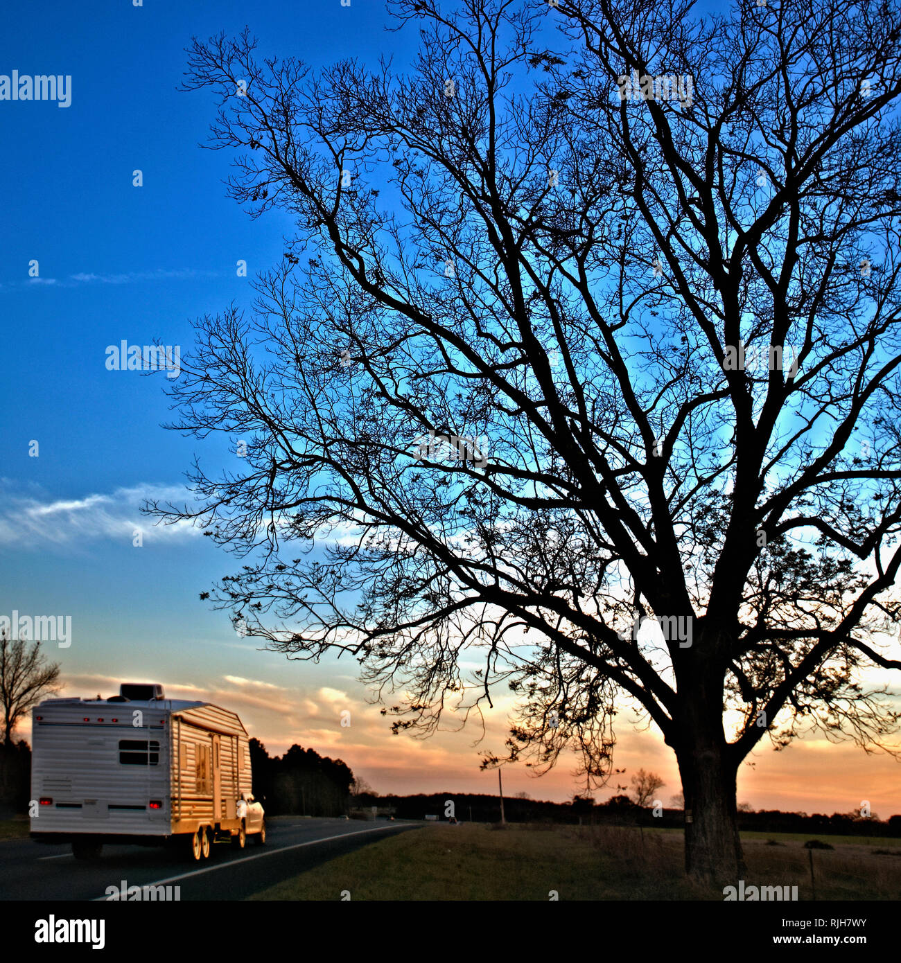 Car pulling camper hi-res stock photography and images - Alamy