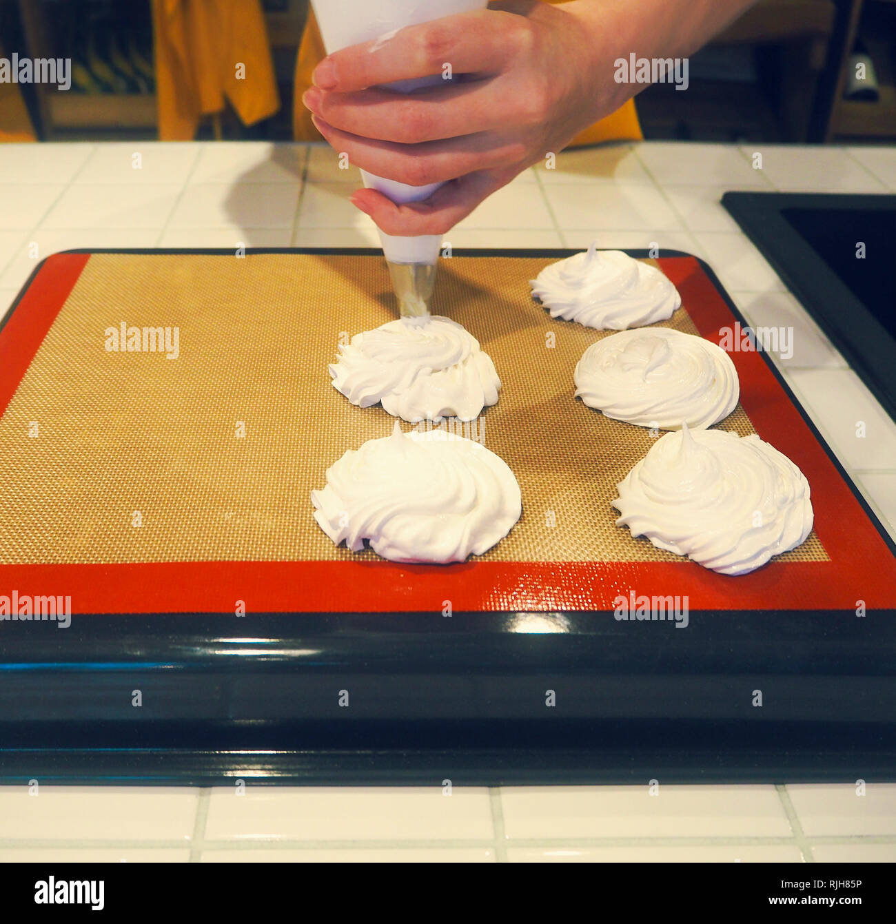 Process cooking pavlova cake hi-res stock photography and images - Alamy
