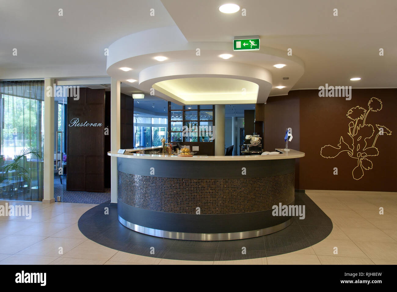 Hotel Front Desk Stock Photo - Alamy