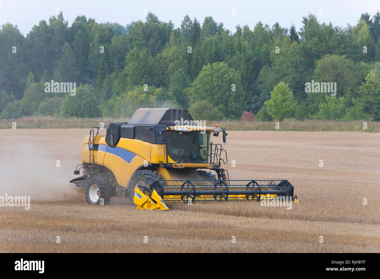 Modern Combine Harvester Stock Photo - Alamy