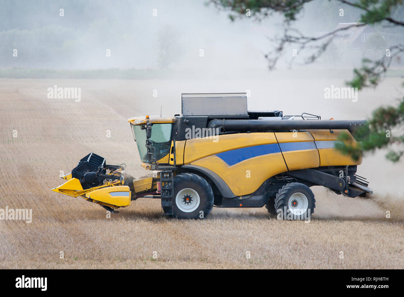 Modern Combine Harvester Stock Photo - Alamy