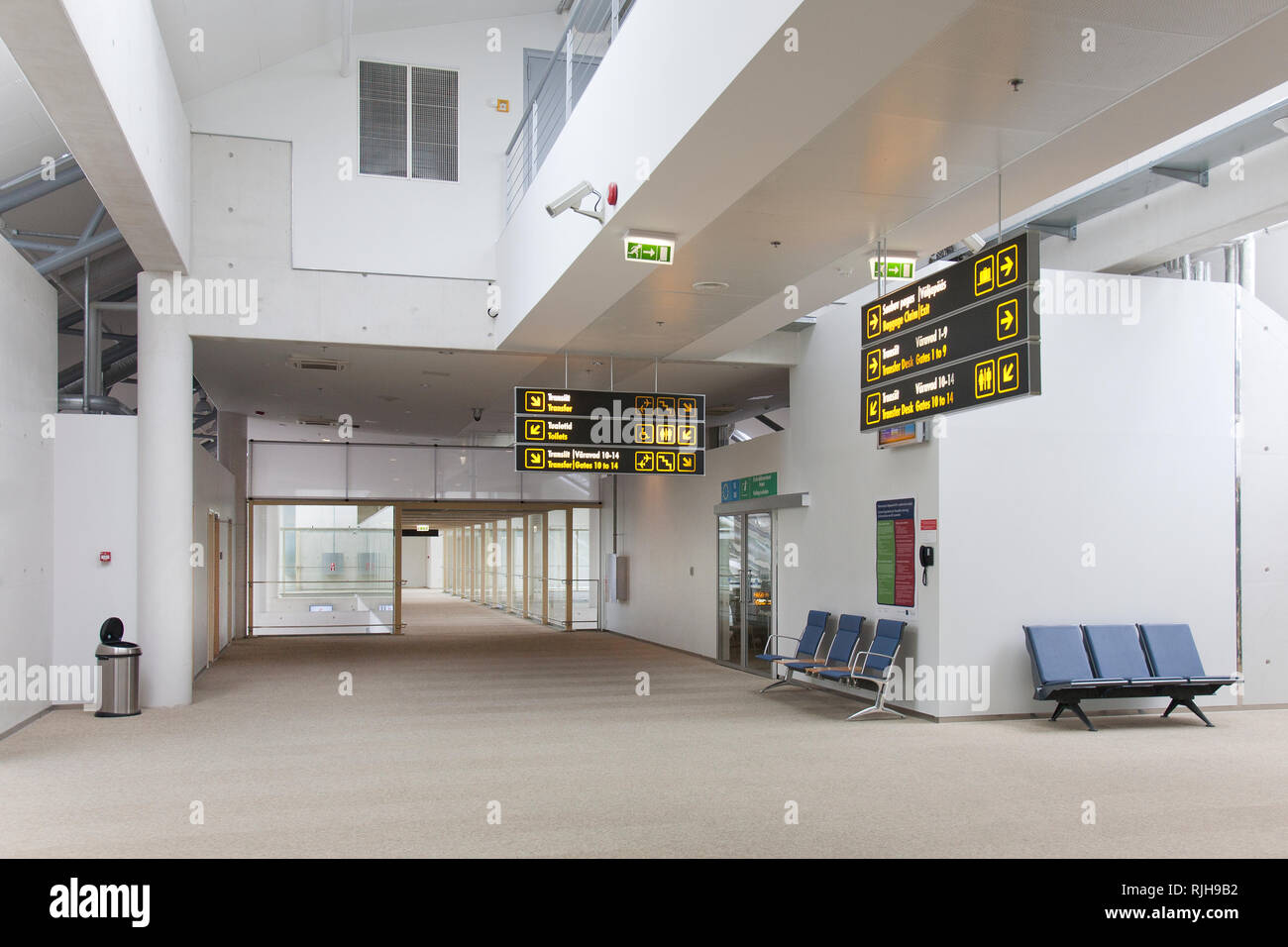 Empty airport terminal Stock Photo - Alamy