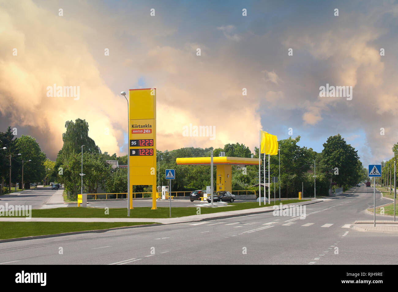 Roadside Gas Station Stock Photo - Alamy
