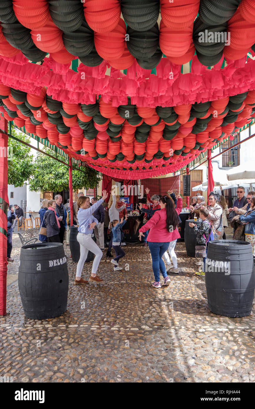 Impromptu dancing hi-res stock photography and images - Alamy