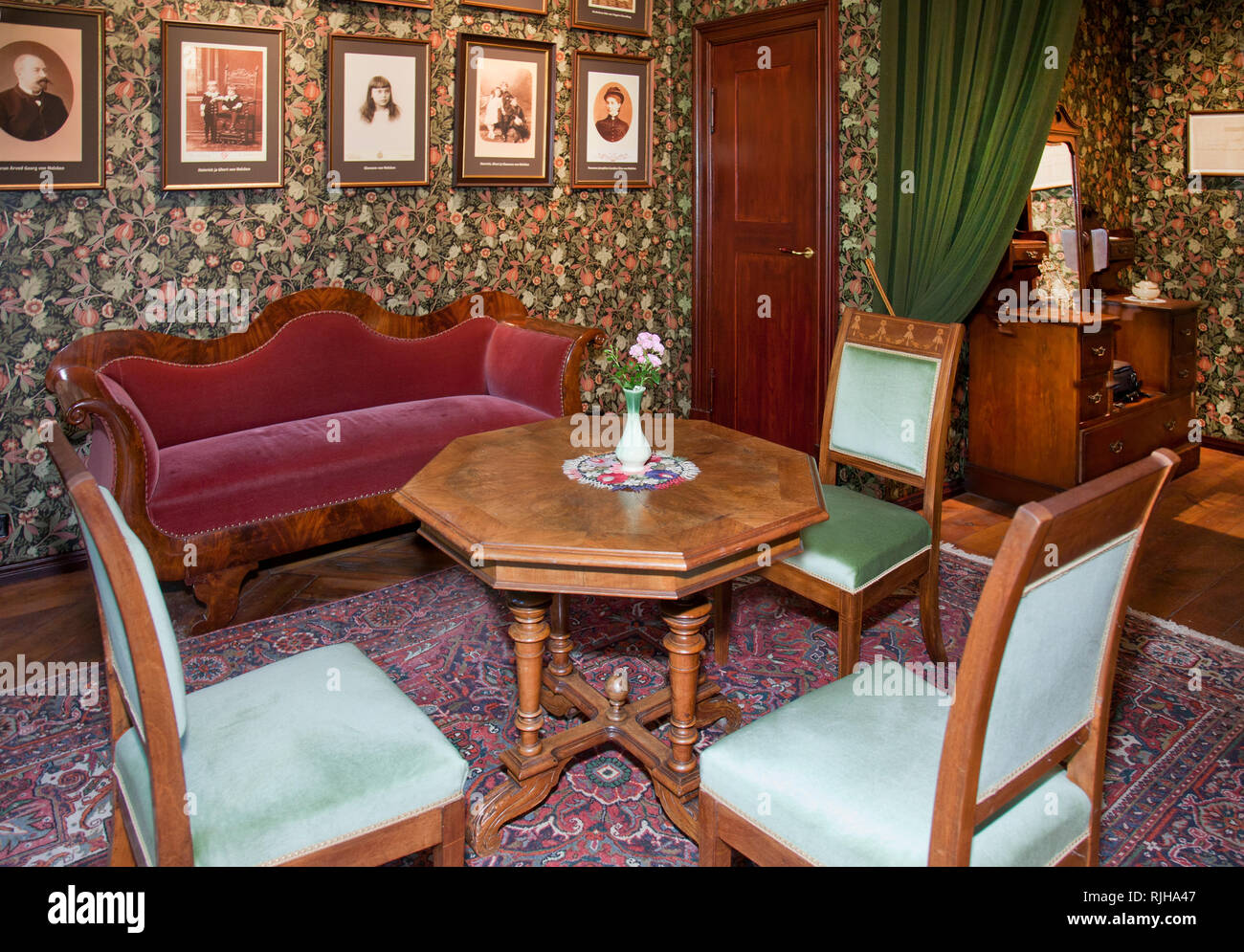Old Fashioned Furniture at the Alatskivi Castle Stock Photo - Alamy