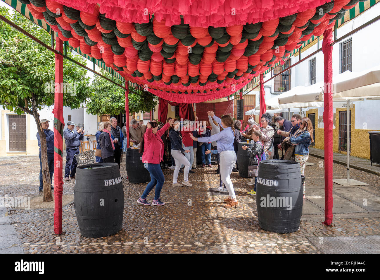 Impromptu dancing hi-res stock photography and images - Alamy