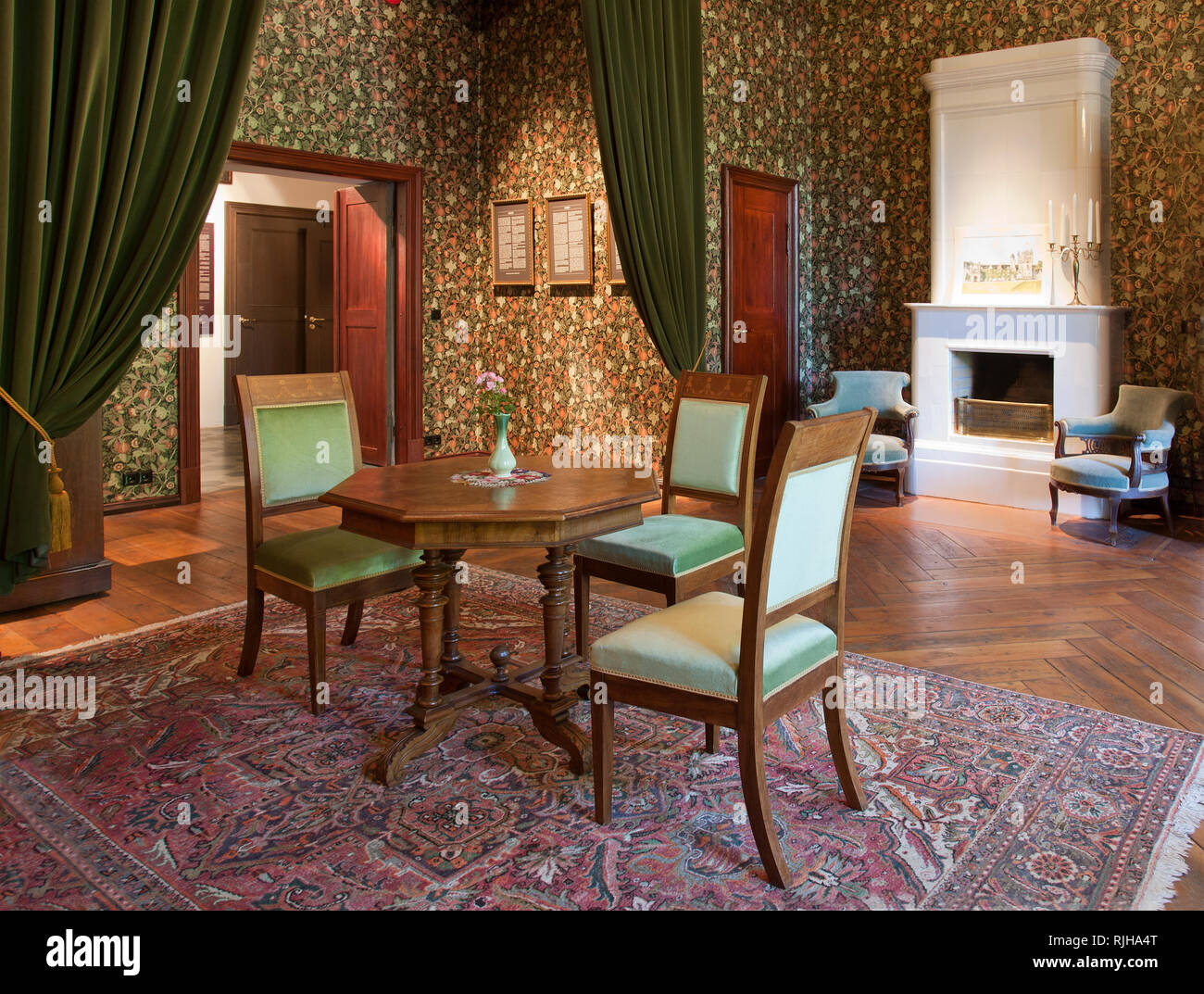 Old Fashioned Room at the Alatskivi Castle Stock Photo - Alamy