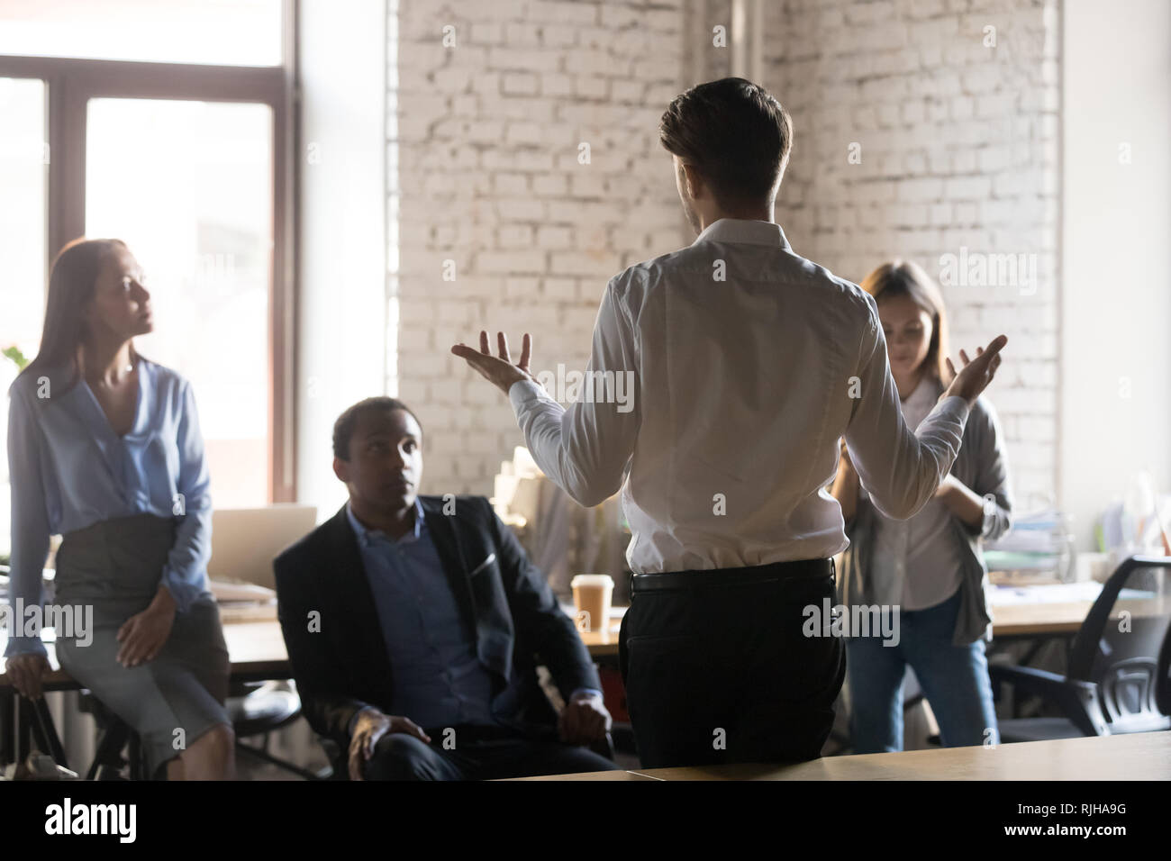 Business briefing hi-res stock photography and images - Alamy